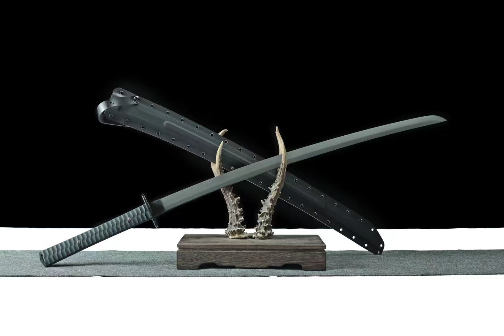 Tactical Titanium-Coated Samurai Sword – BoxKatana