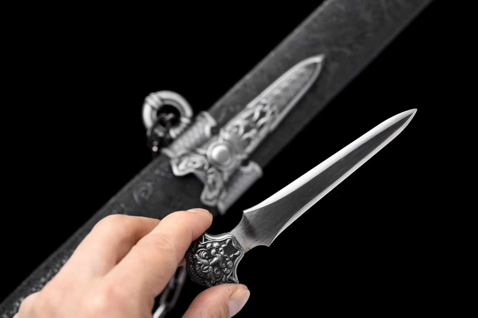 Iron Lock Prison Dragon – BoxKatana