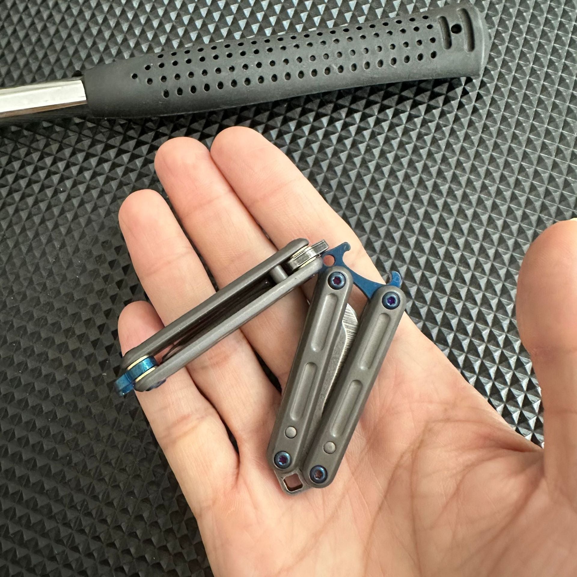 Mini Butterfly Knife Keychain – BoxKatana