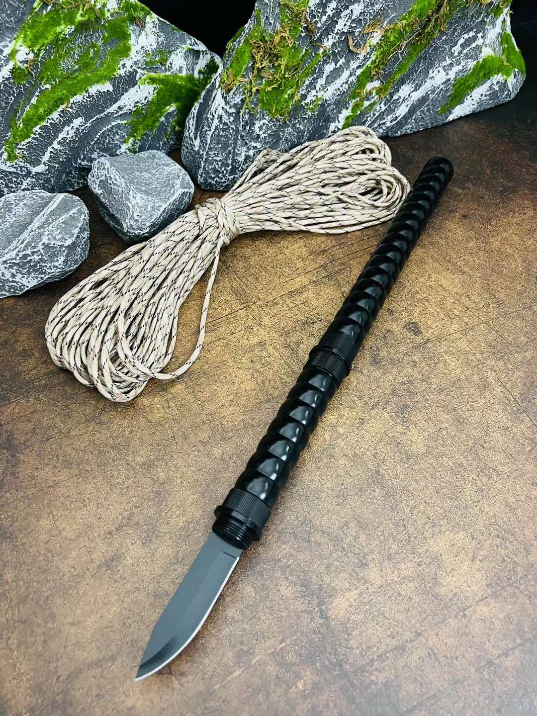 Multi-Functional Wolf Fang Triangular Knife – BoxKatana