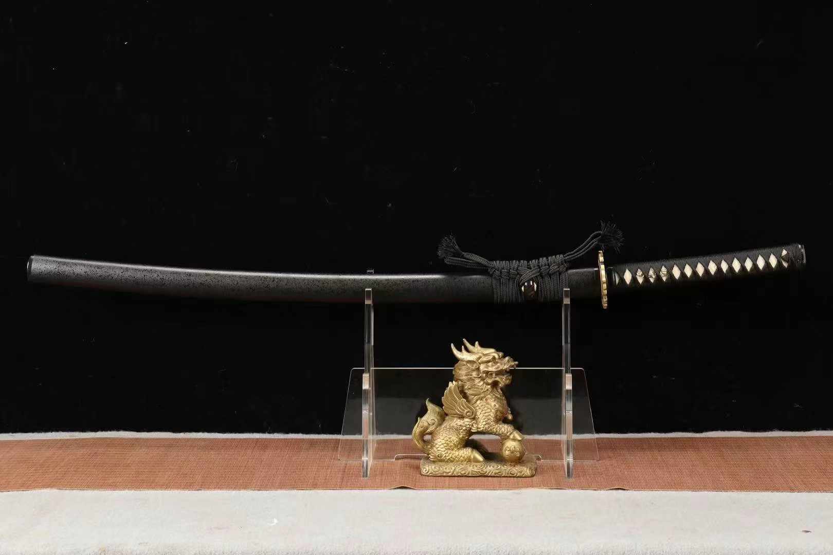 26-Inch Samurai Sword - Pearl Fish Skin Handle, Soil-Covered Blade, Tr ...