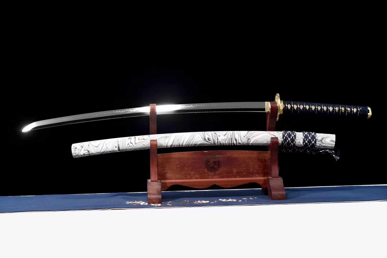 T10 Wave Katana with Mirror-Polished Finish – BoxKatana