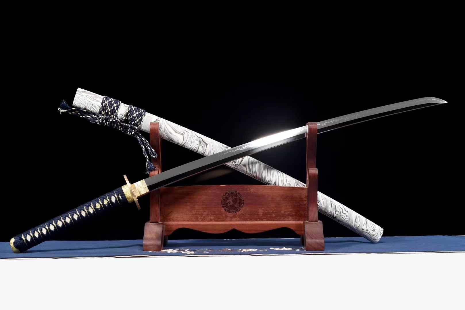 T10 Wave Katana with Mirror-Polished Finish – BoxKatana