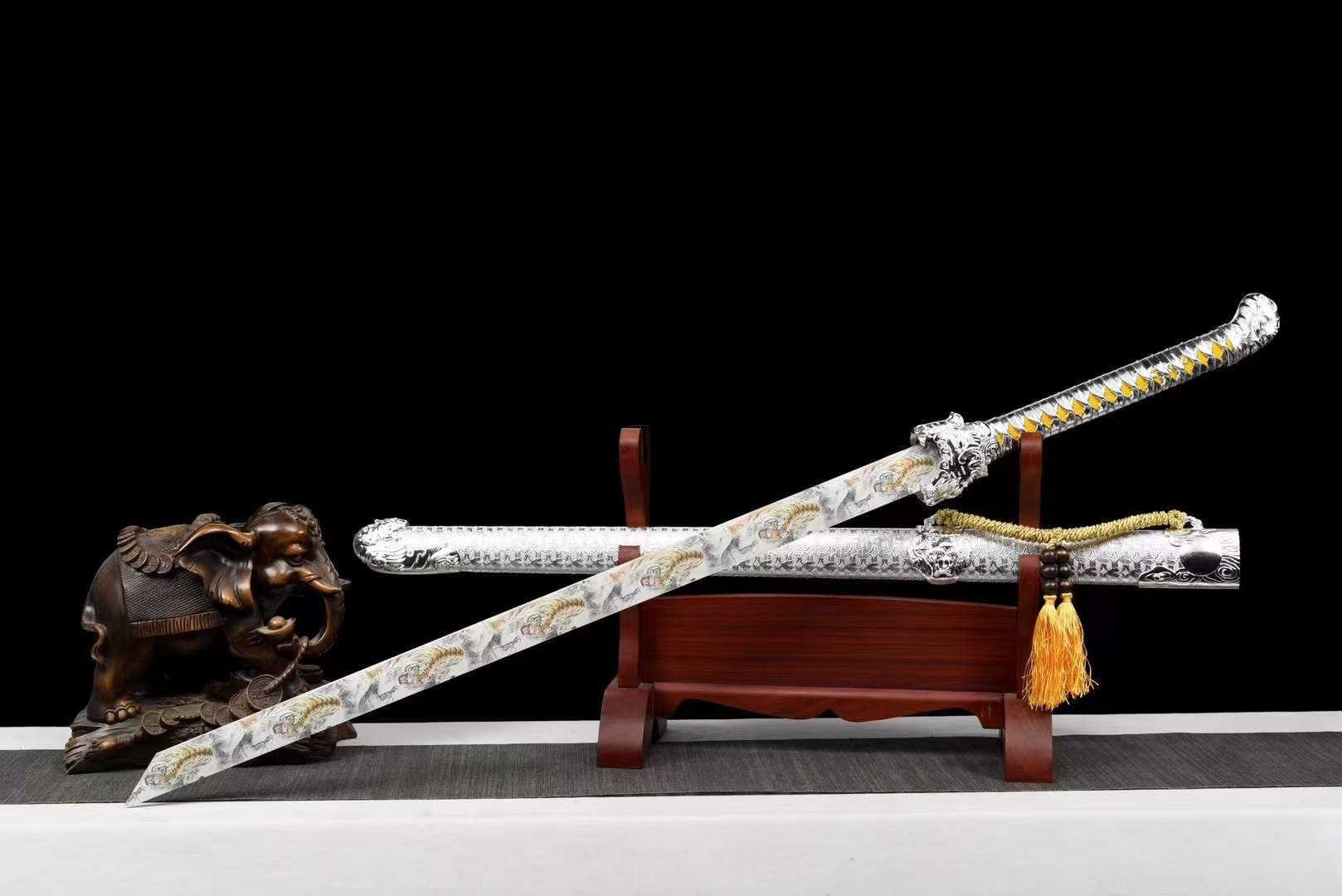 Handmade Tsunami Tiger High Manganese Steel Chinese Sword With Tiger p ...